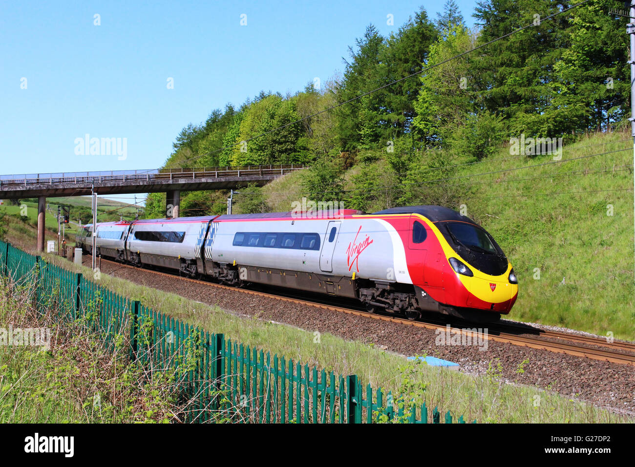 Train tilting hi-res stock photography and images - Alamy