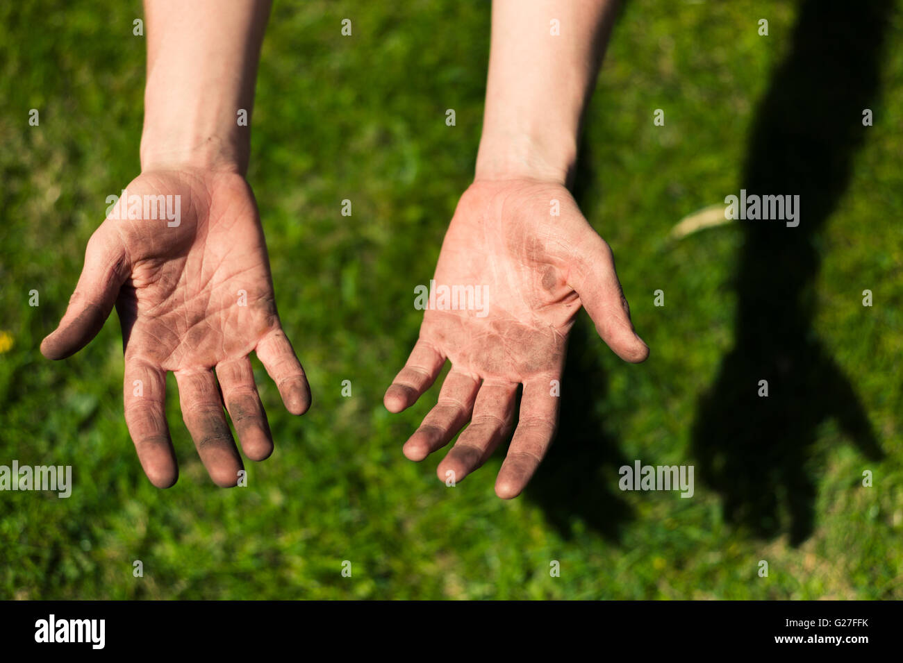 Hands in dirt hi-res stock photography and images - Alamy