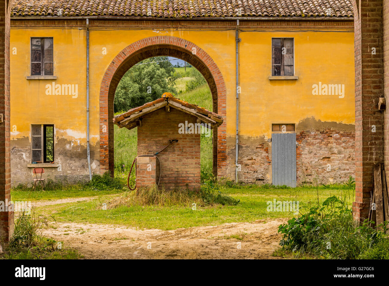 Old abandoned farm house in ruins Stock Photo - Alamy