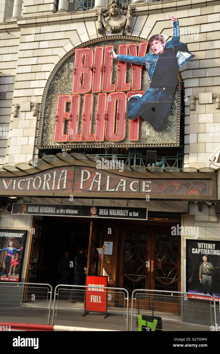 Final performance of 'Billy Elliot' at the Victoria Palace theatre ...