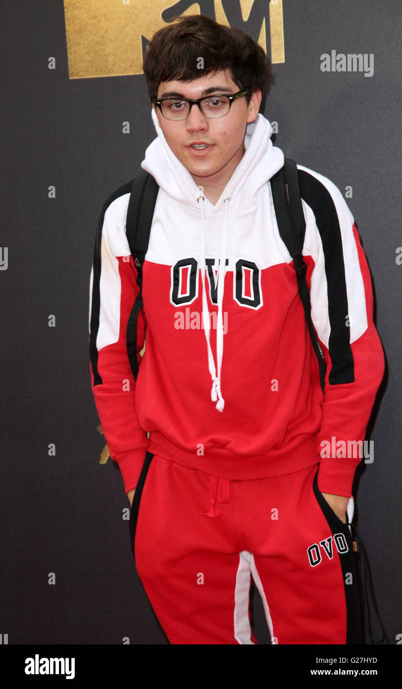 2016 MTV Movie Awards at Warner Bros. Studios - Arrivals Featuring ...