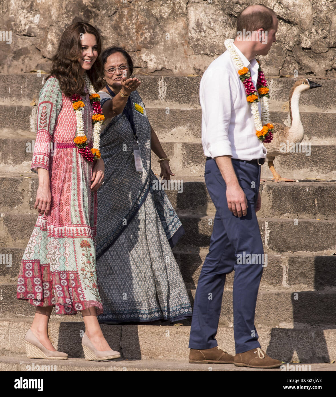 The Duke and Duchess of Cambridge are given a traditional welcome at ...