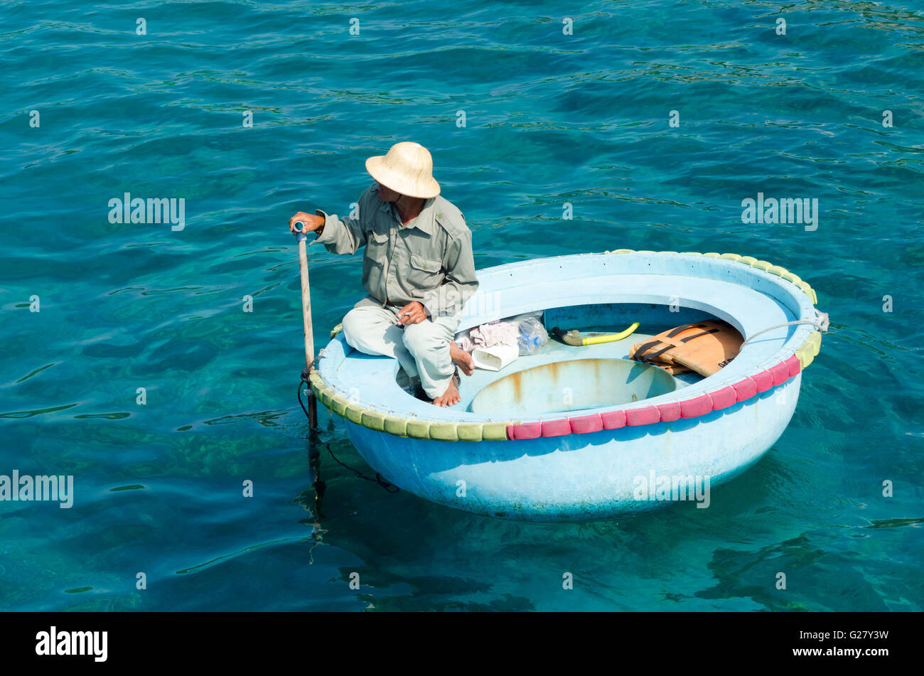 Round boat hi-res stock photography and images - Alamy