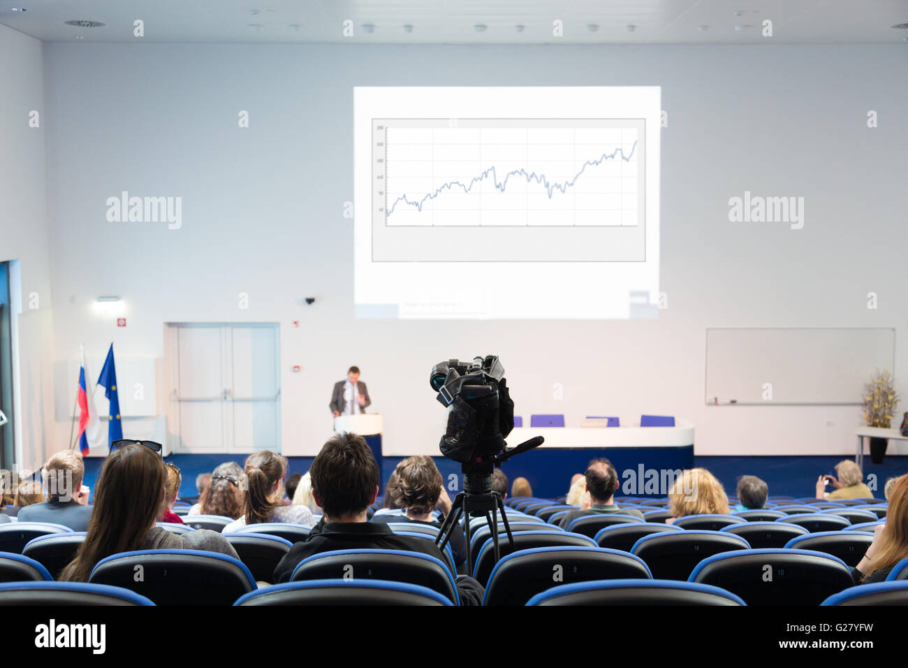 Audience in conference hall hi-res stock photography and images - Alamy