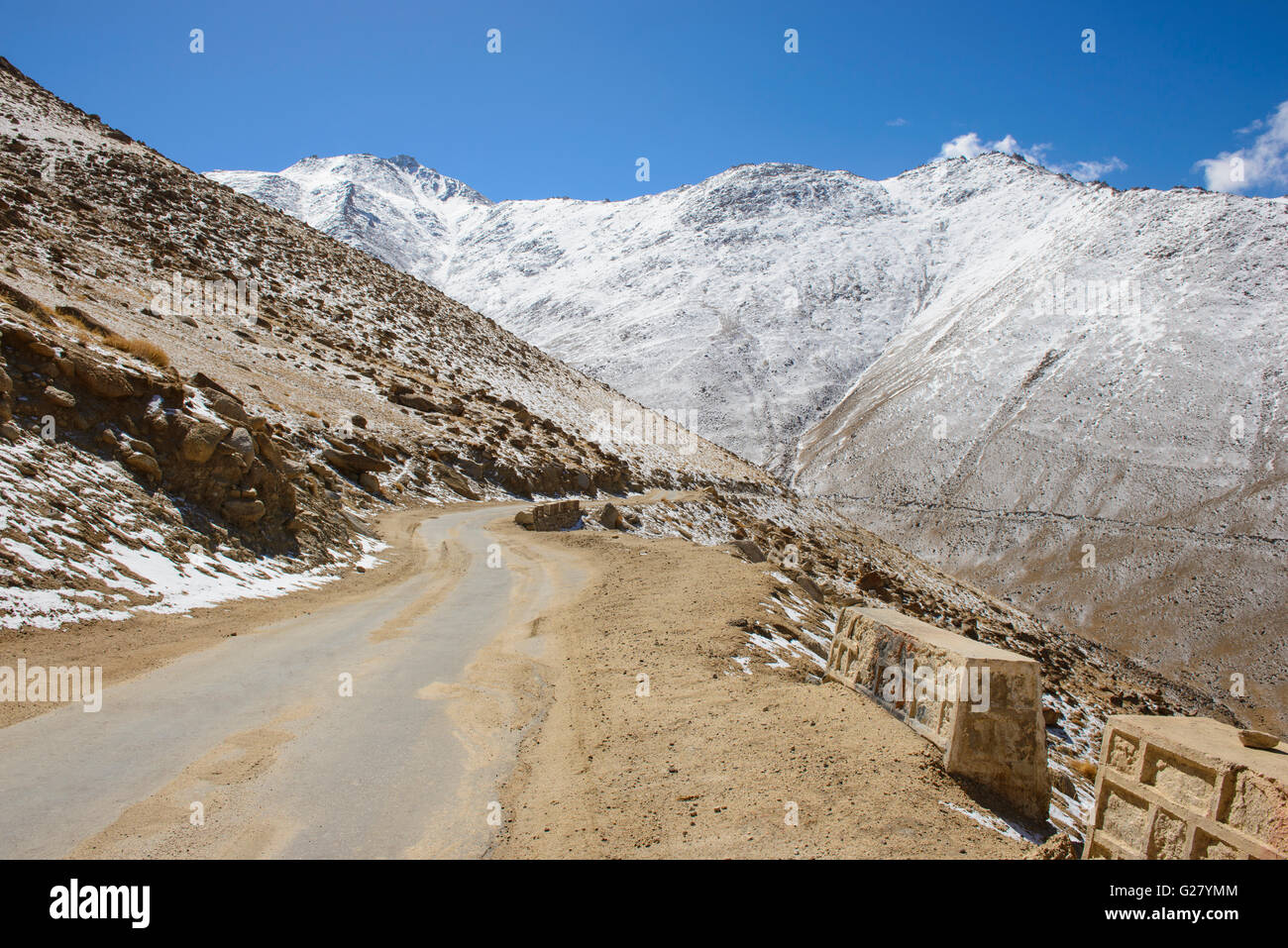 Road in himalayas Stock Photo - Alamy