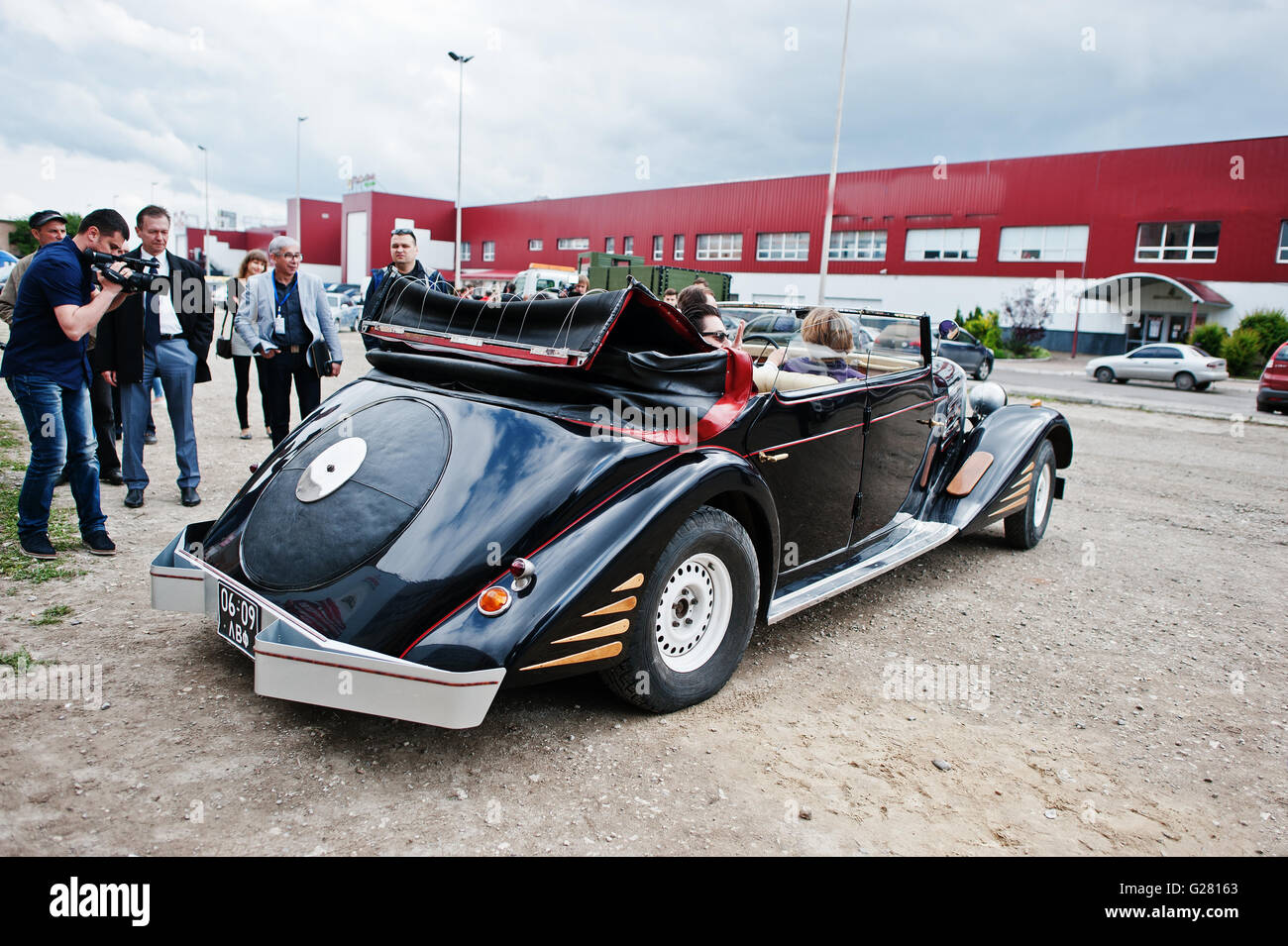 Maybach rear hi-res stock photography and images - Alamy