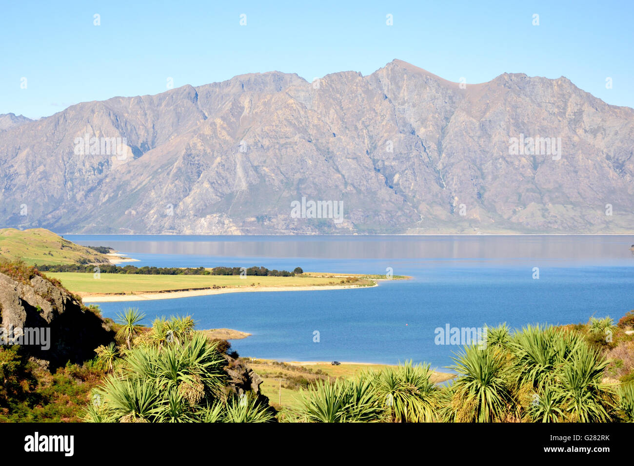 Lake hawea hi-res stock photography and images - Alamy