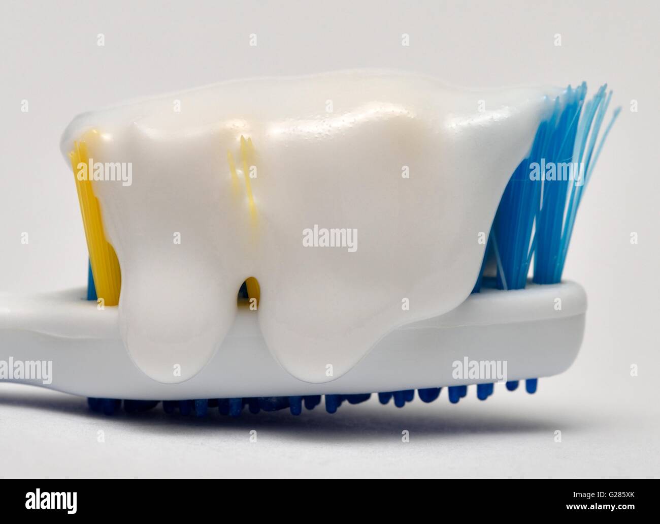 Toothpaste macro hi-res stock photography and images - Alamy