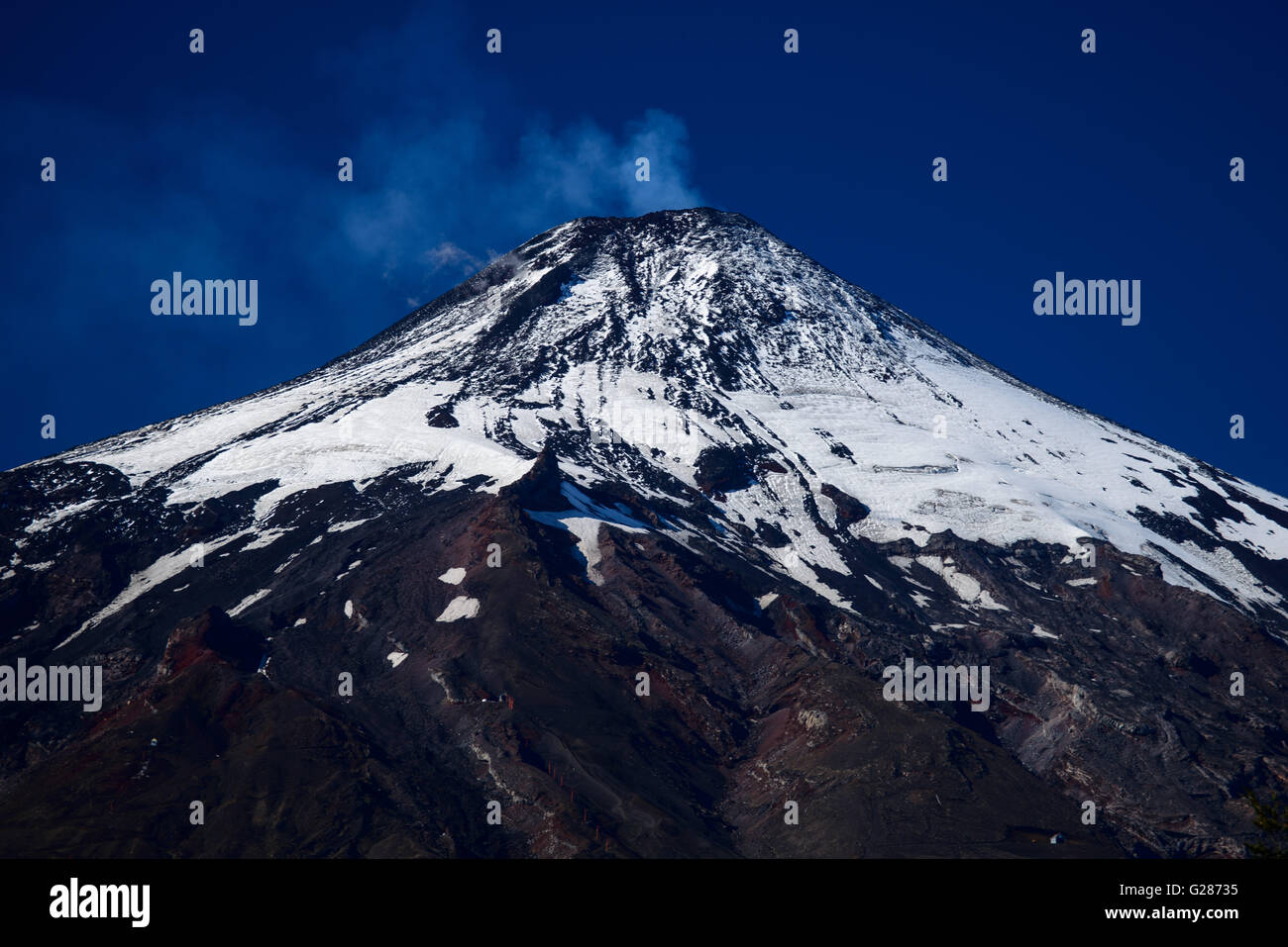 Pucon and Villarica Volcano Volcan Stock Photo - Alamy