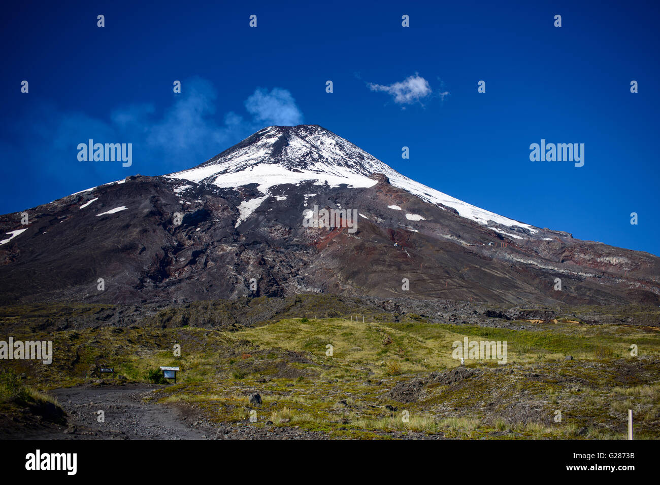 Pucon and Villarica Volcano Volcan Stock Photo - Alamy