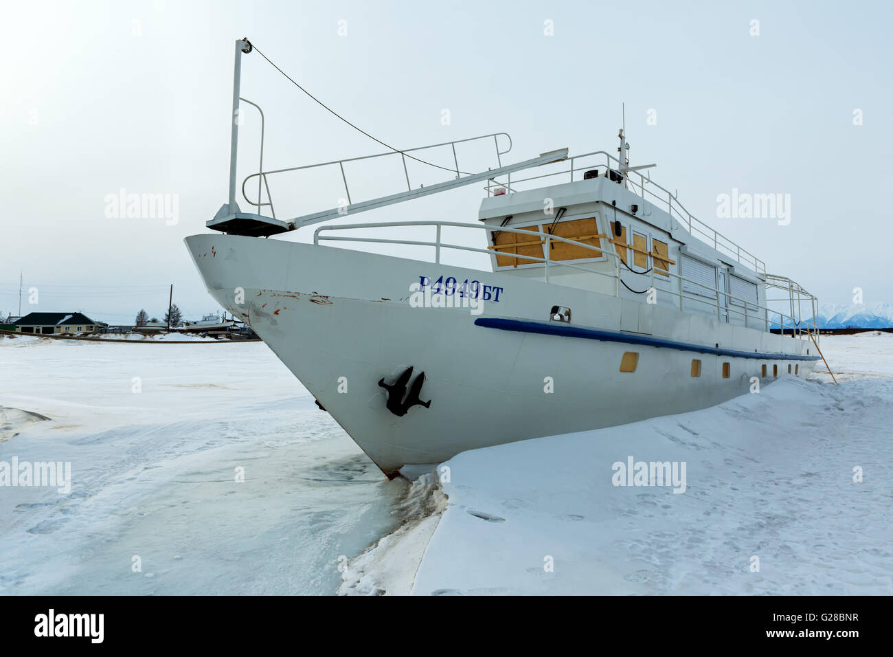 Old ship covered in ice hi-res stock photography and images - Alamy
