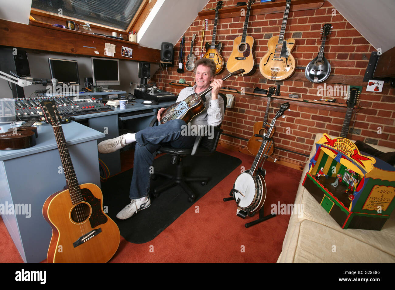 Joe brown hi-res stock photography and images - Alamy
