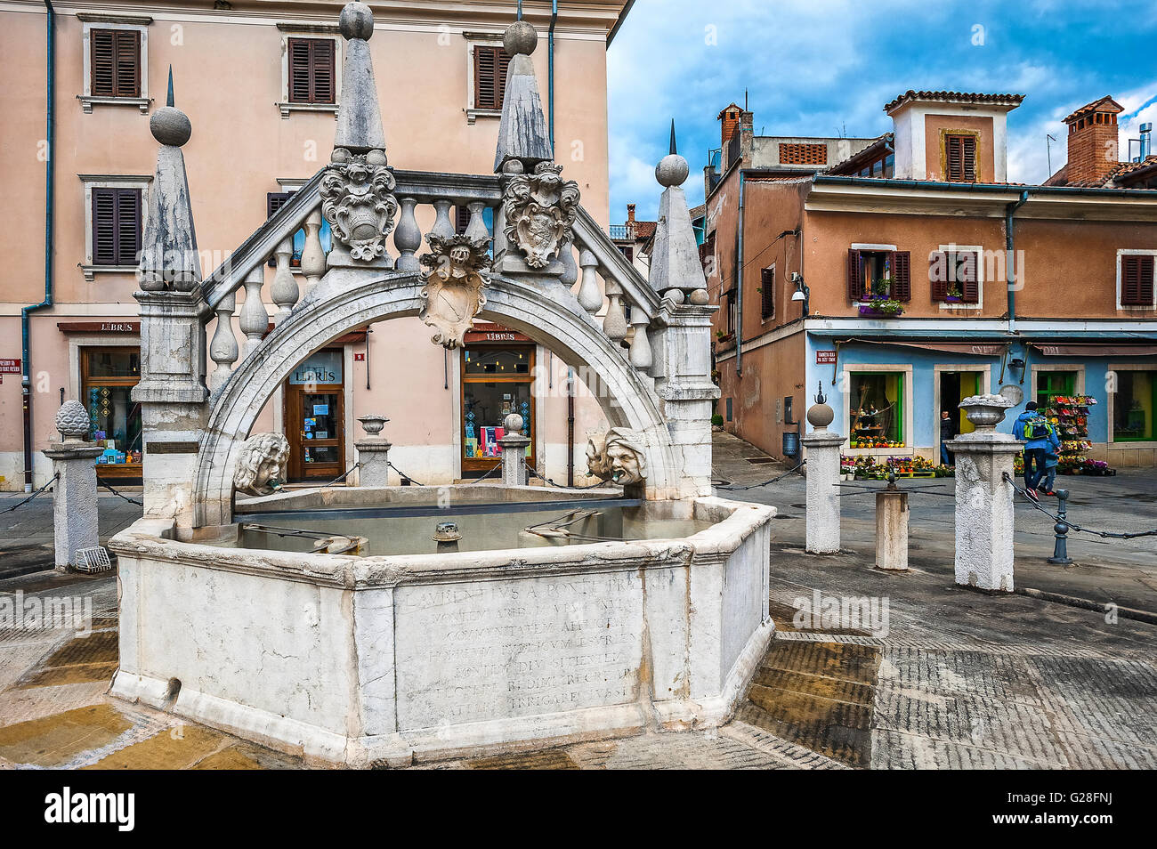 Koper, slovenia da ponte fountain hi-res stock photography and images ...