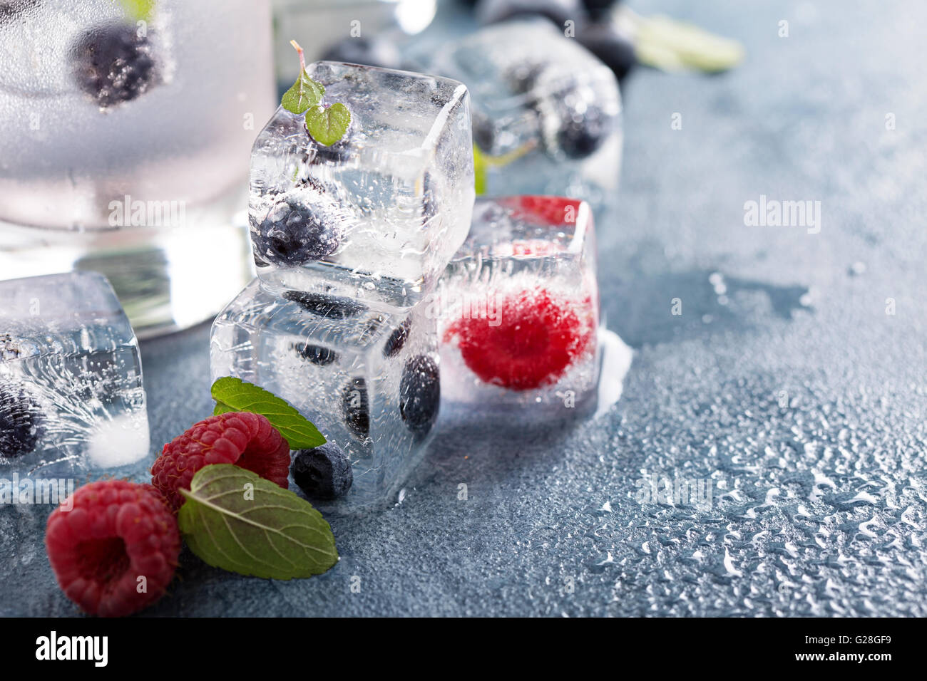 Berries ice cubes hi-res stock photography and images - Alamy
