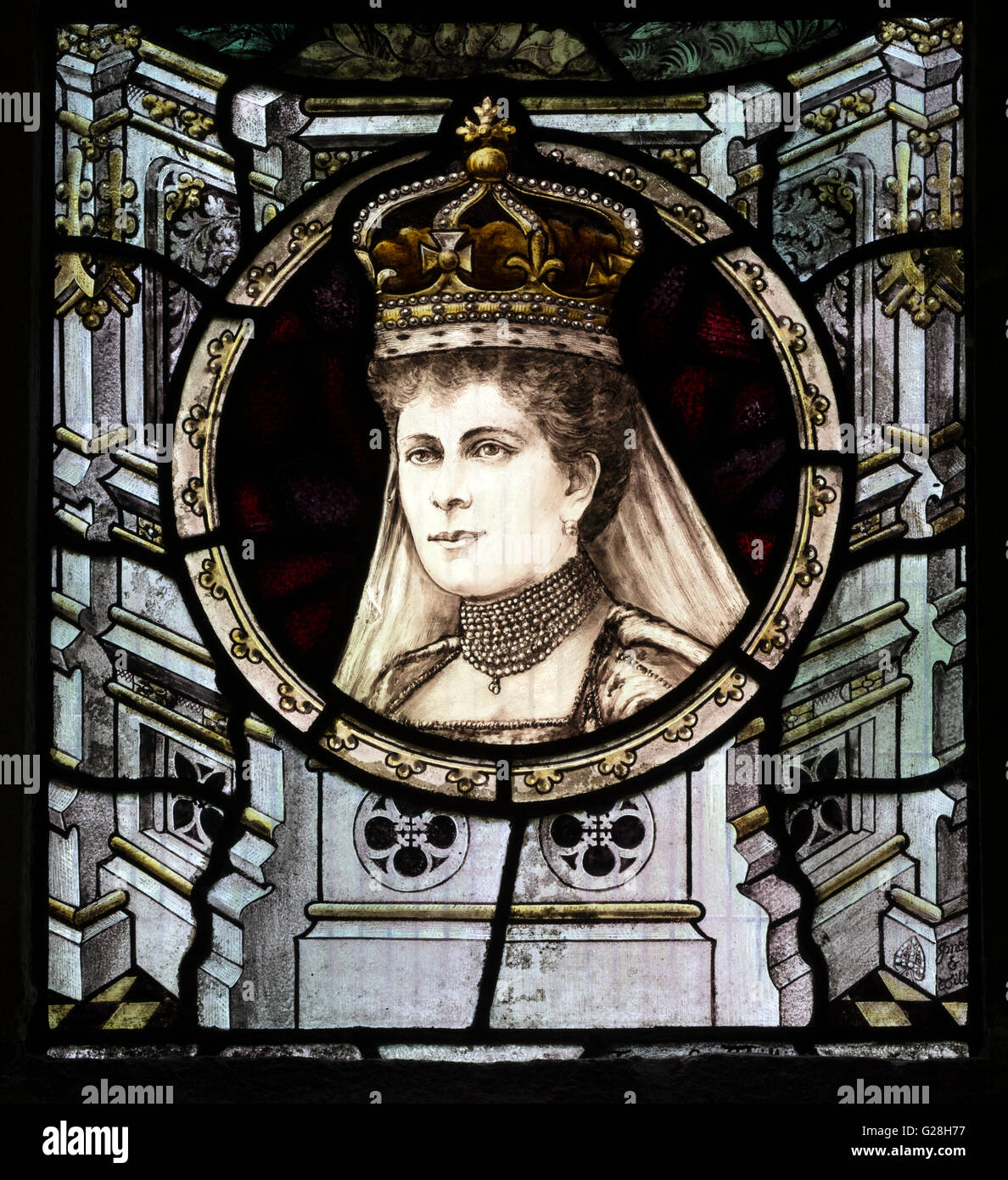 Stained glass window with king and queen hi-res stock photography and ...