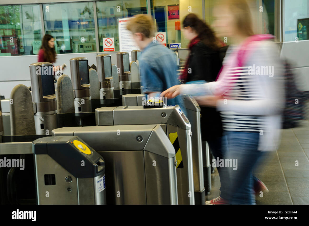 London ticket barriers hi-res stock photography and images - Alamy