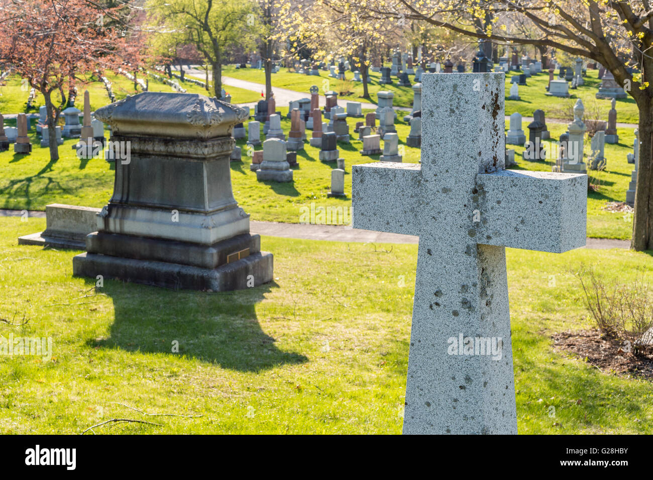 Cross headstones hi-res stock photography and images - Alamy