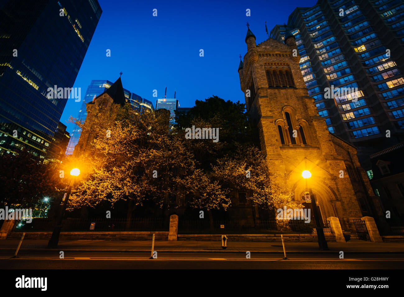Saint andrews presbyterian church night hi-res stock photography and ...