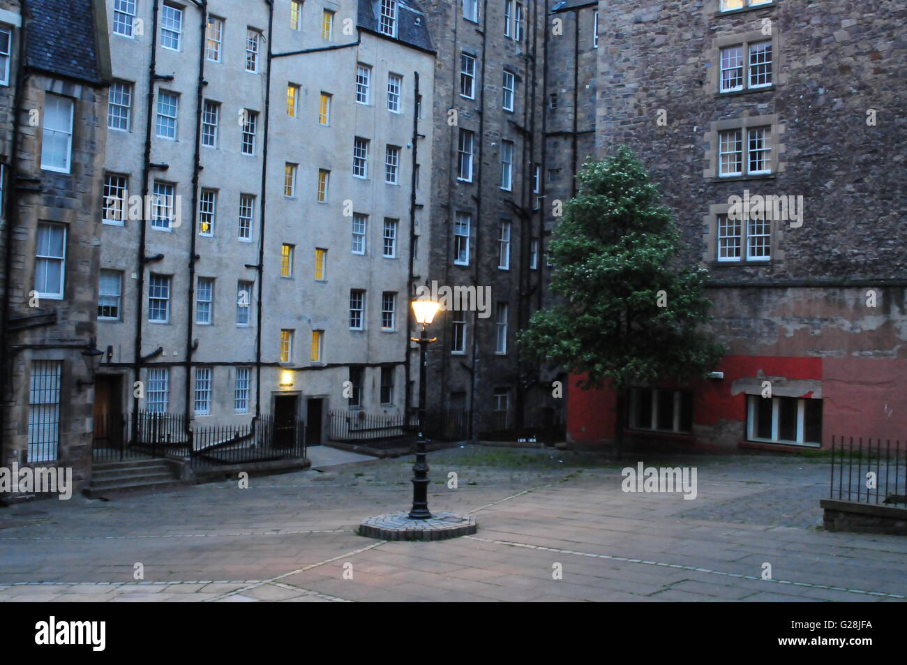 Old closes edinburgh hi-res stock photography and images - Alamy
