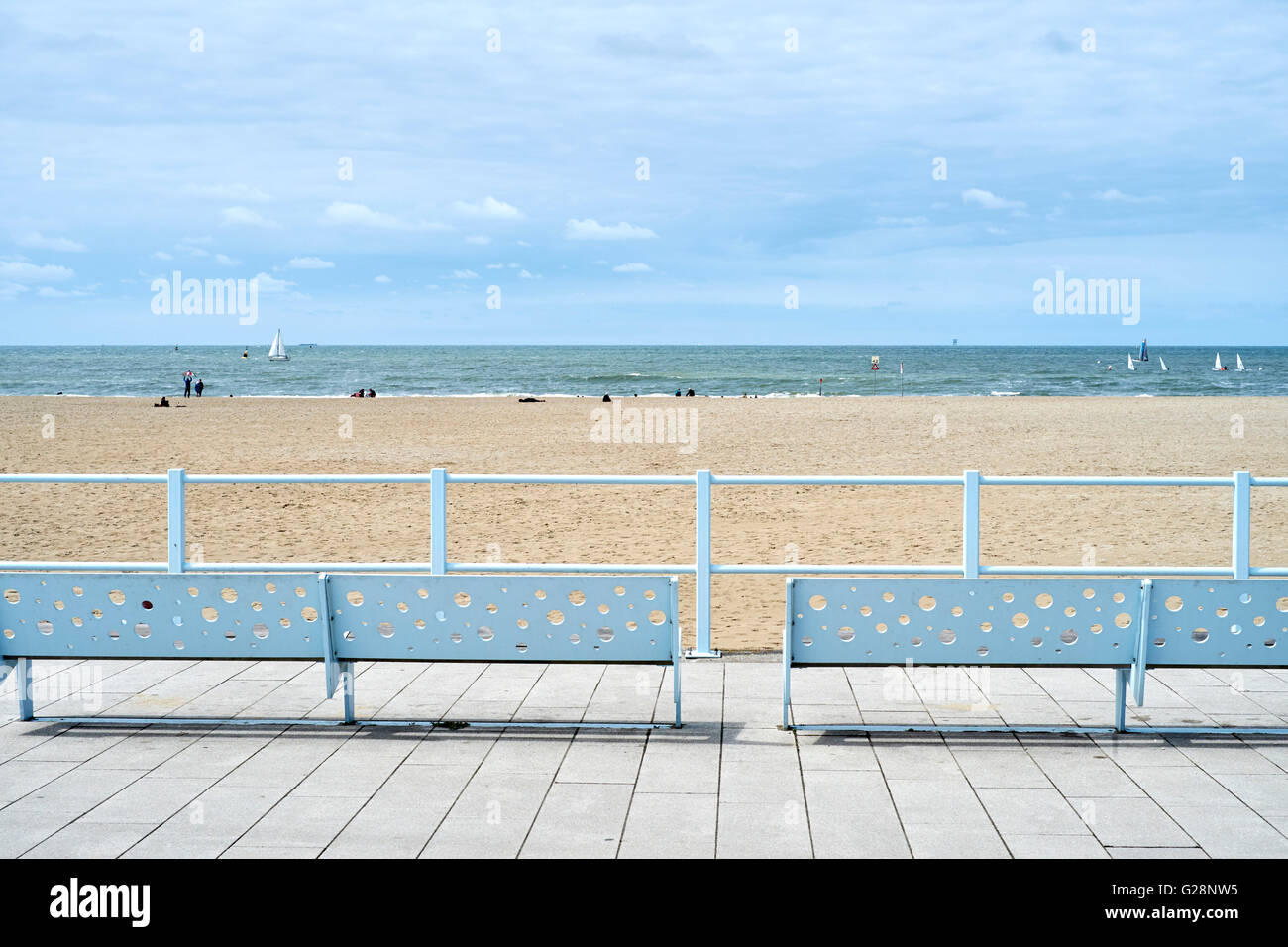 Boulevard benches hi-res stock photography and images - Alamy