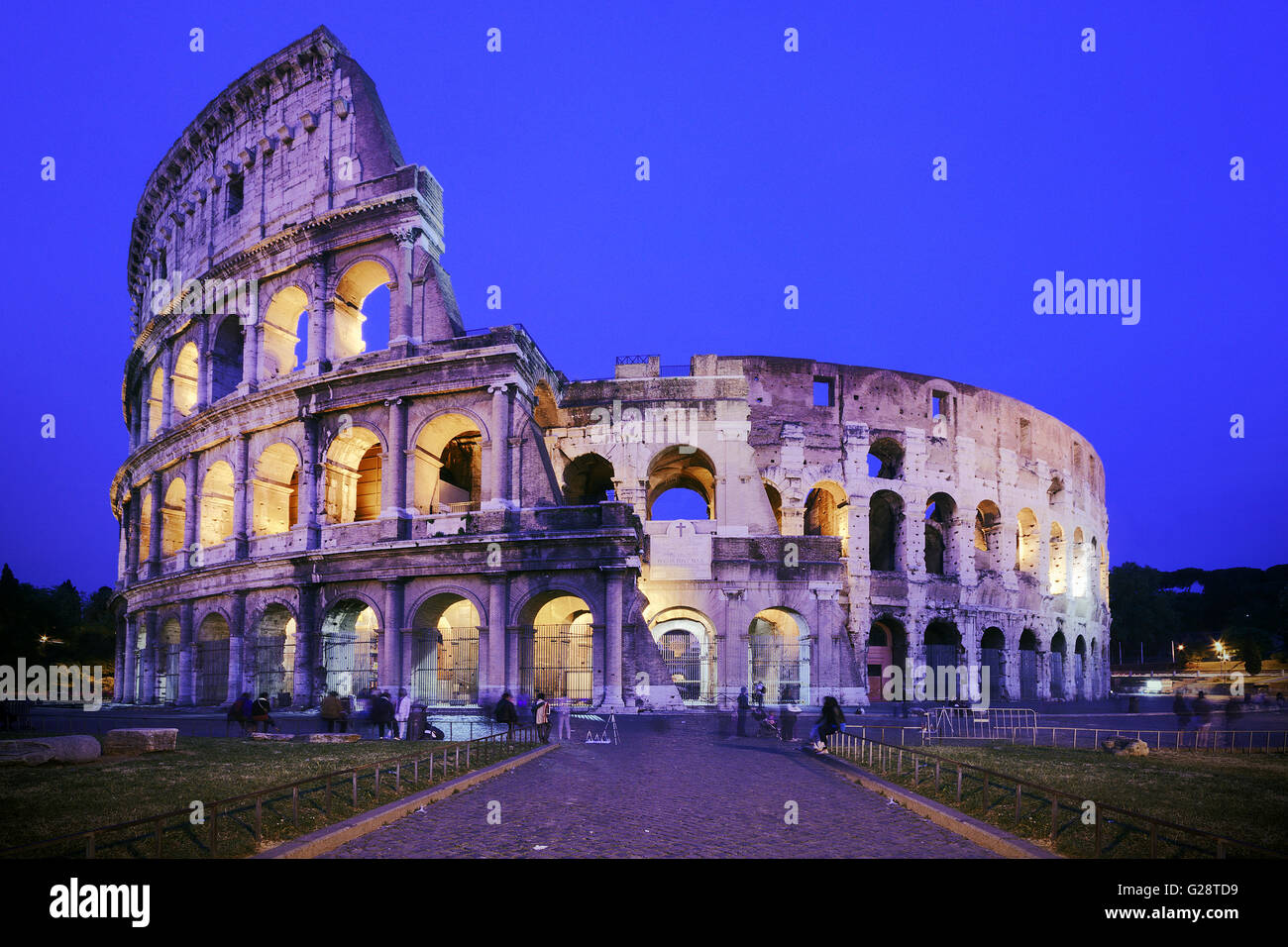 Front view of Coliseum in Rome, at dusk Stock Photo - Alamy