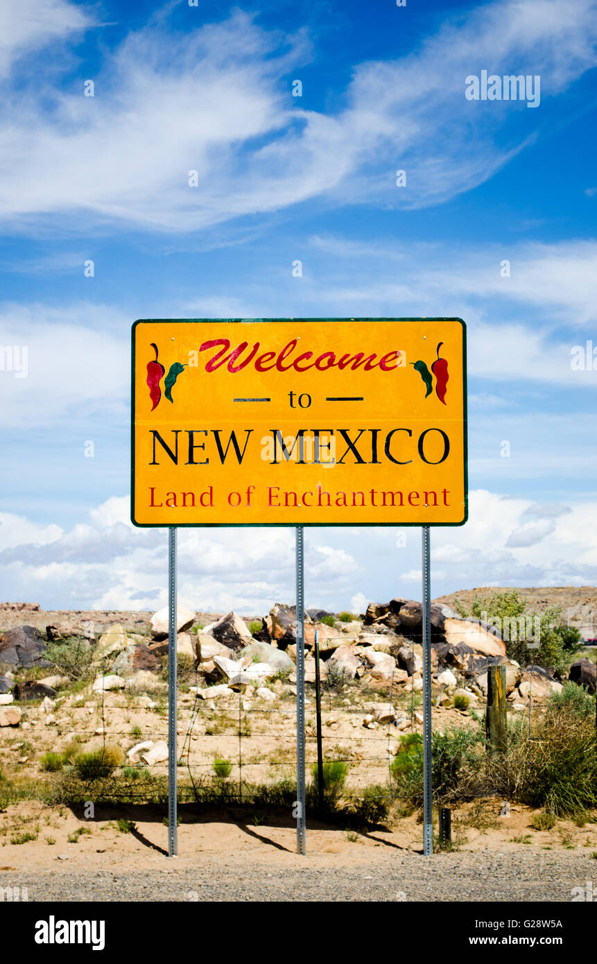 Highway sign hi-res stock photography and images - Alamy