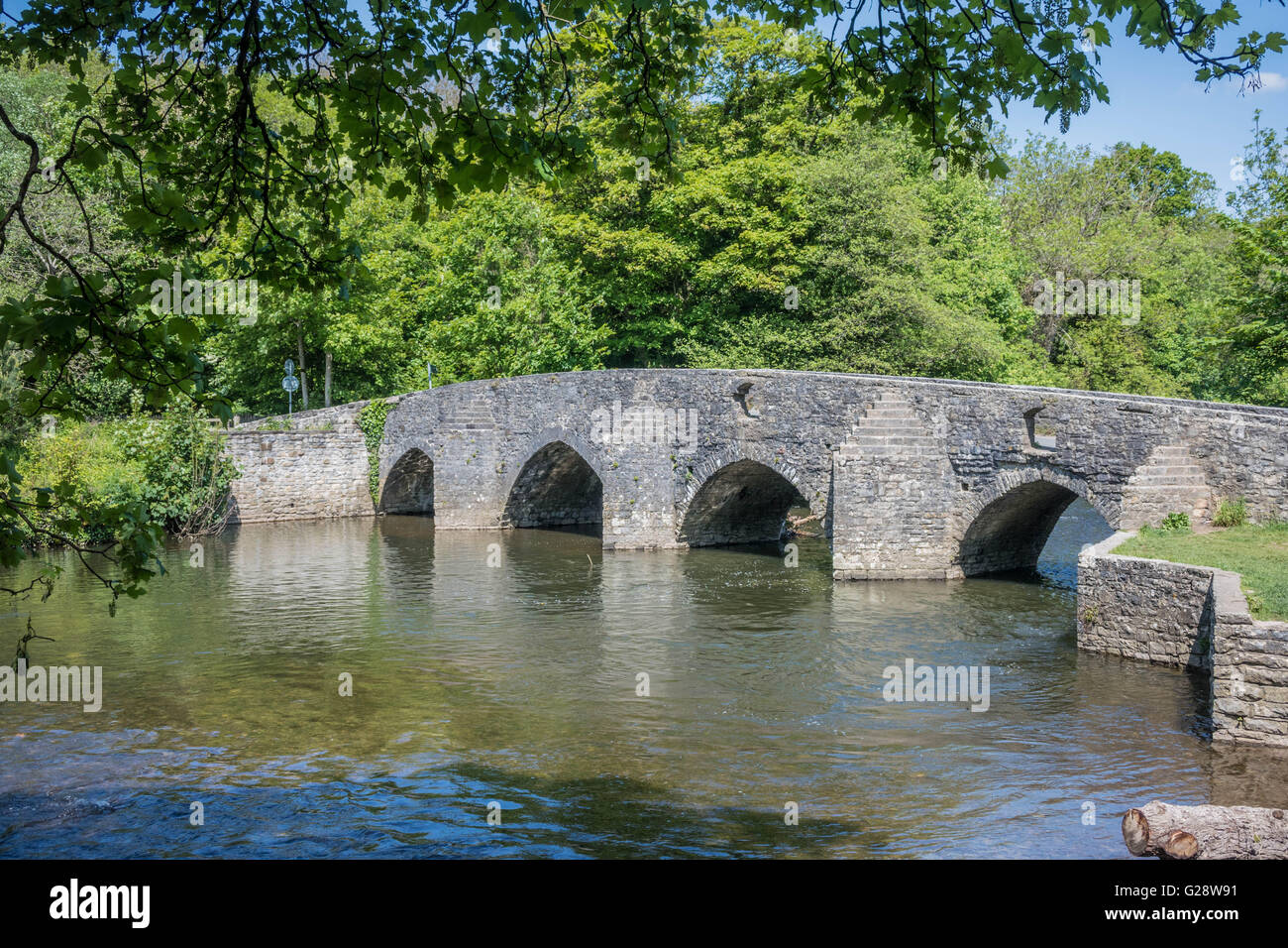 Four arched stone bridge hi-res stock photography and images - Alamy