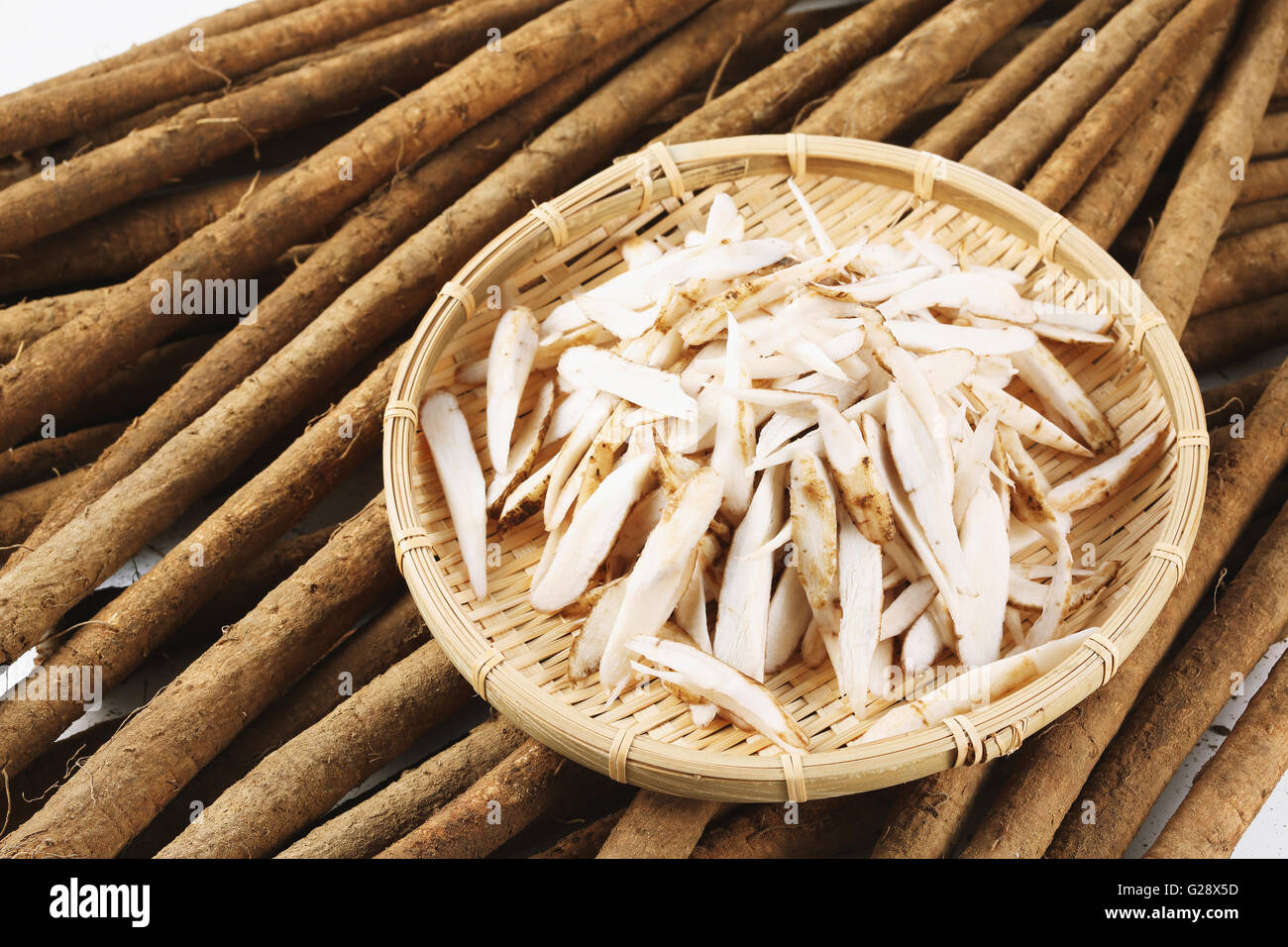 Edible burdock root hi-res stock photography and images - Alamy