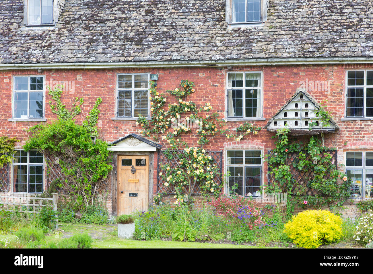 Country cottages uk hi-res stock photography and images - Alamy