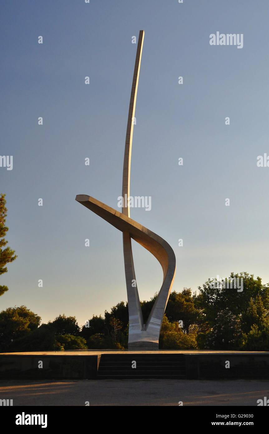 Wings monument hi-res stock photography and images - Alamy