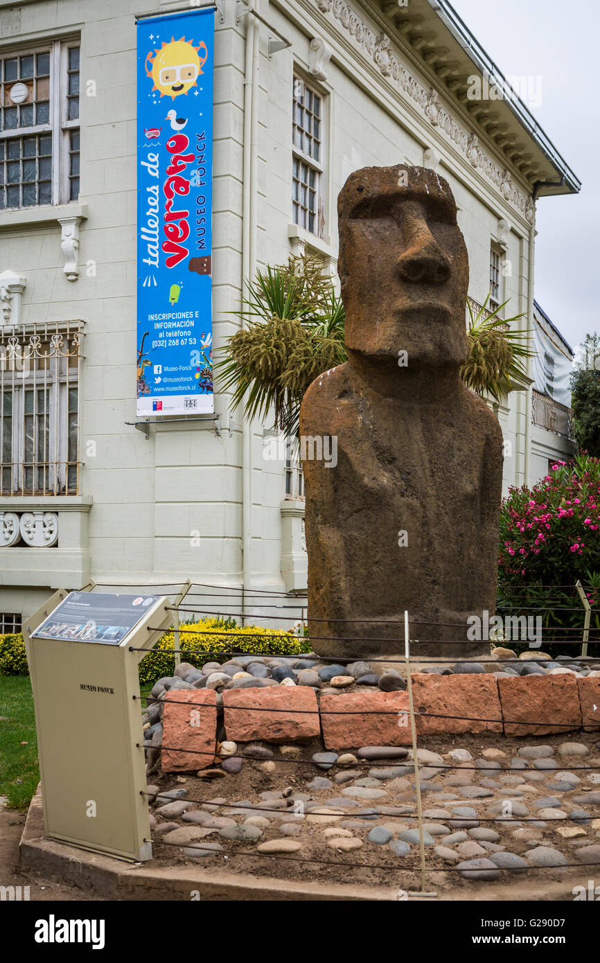 An Easter Island Moai exhibit at the Museum of Archeology in Vina del ...