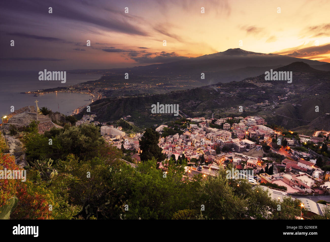 Aerial view of Mount etna at sunset from Taormina Stock Photo - Alamy