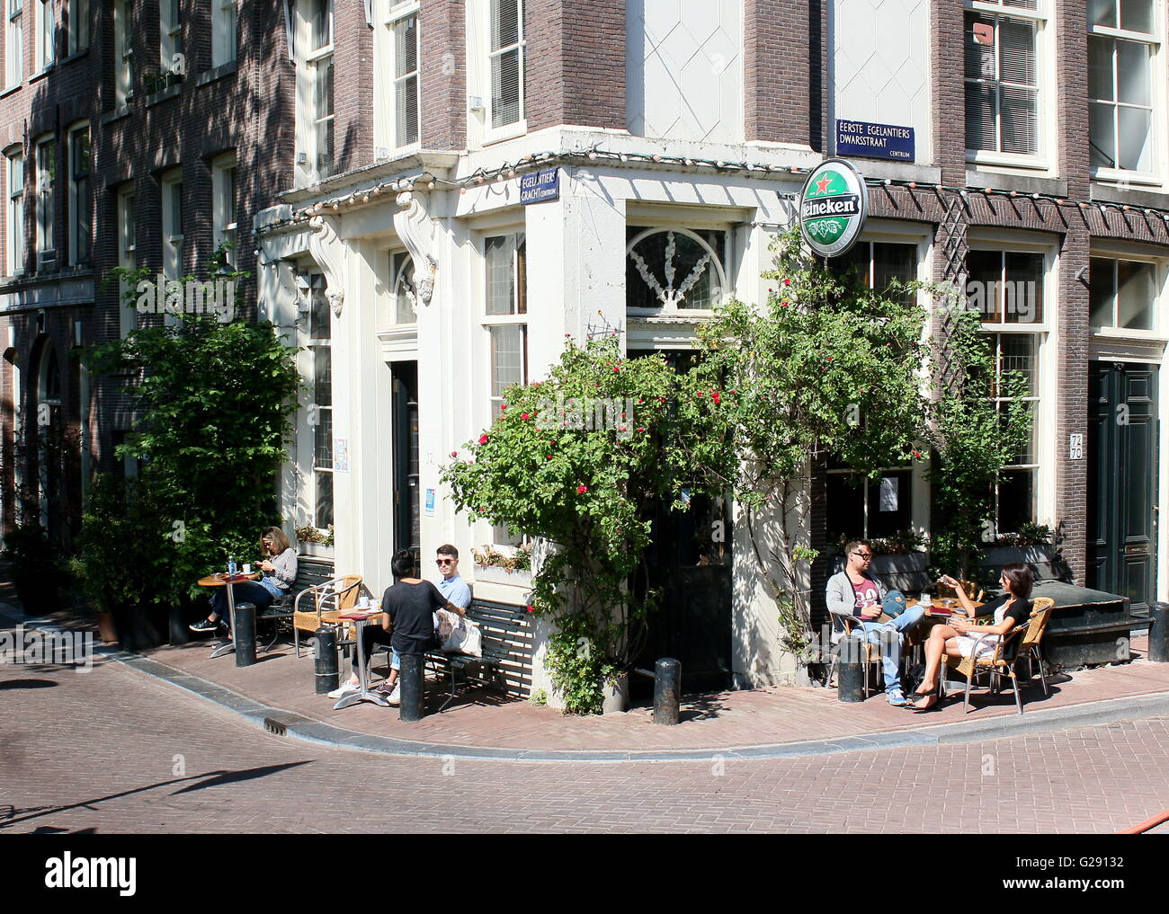 Springtime terrace at Café ’t Smalle Drinken, Egelantiersgracht canal ...