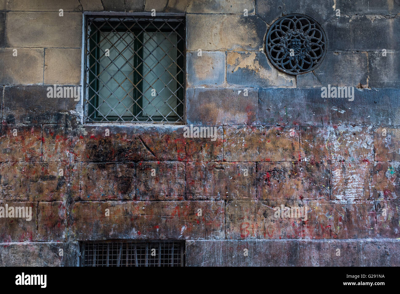 Circular window with grill hi-res stock photography and images - Alamy
