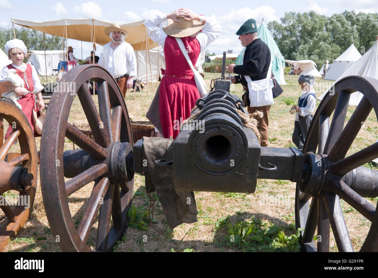 Muzzle loading cannon hi-res stock photography and images - Alamy