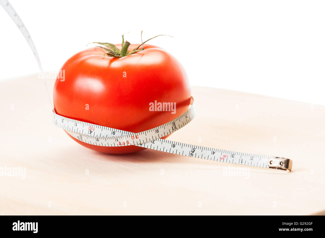 Measure calories of a perfect red tomato with a centimeter. Diet ...