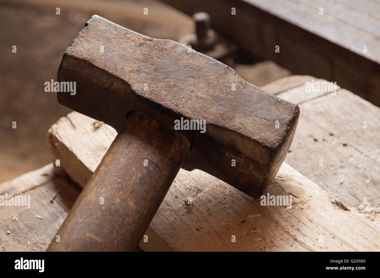 Closeup of an old and heavy hammer Stock Photo - Alamy