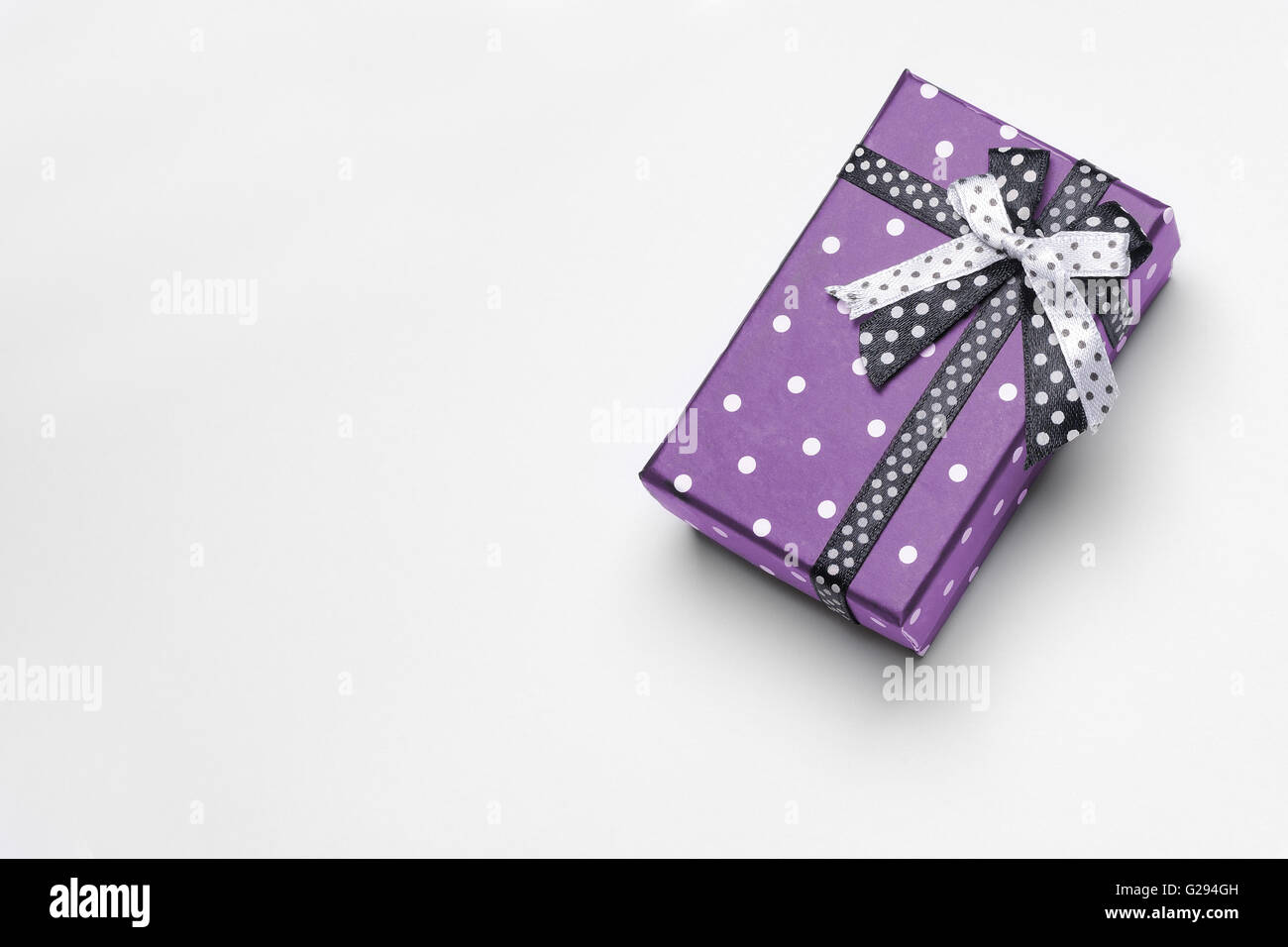Decorative small purple rectangular box hi-res stock photography and ...