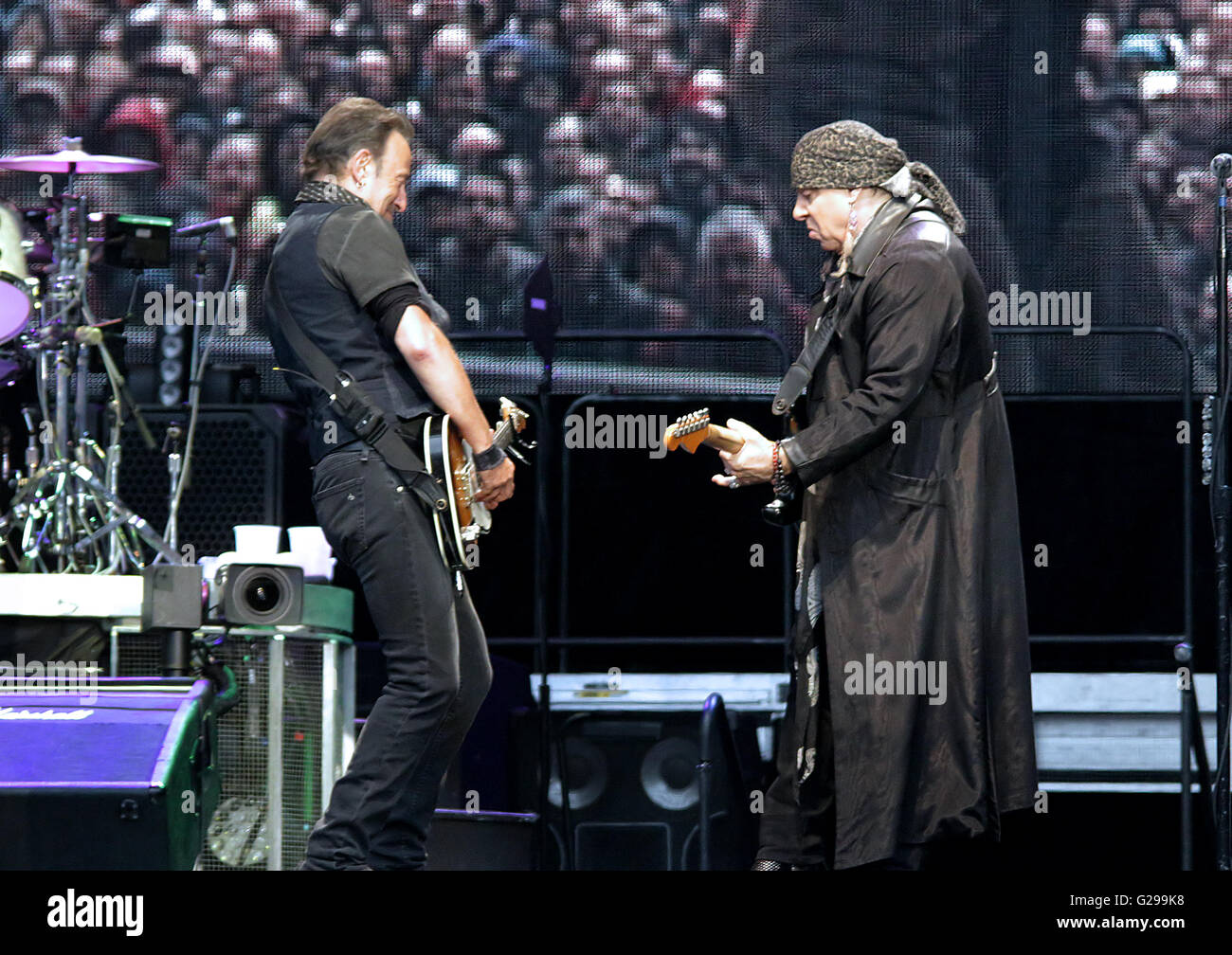 Manchester, UK. 25th May, 2016. Bruce Springsteen and the E Street Band ...