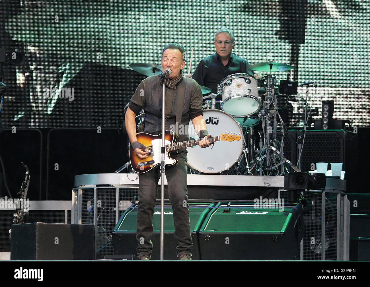 Manchester, UK. 25th May, 2016. Bruce Springsteen and the E Street Band ...