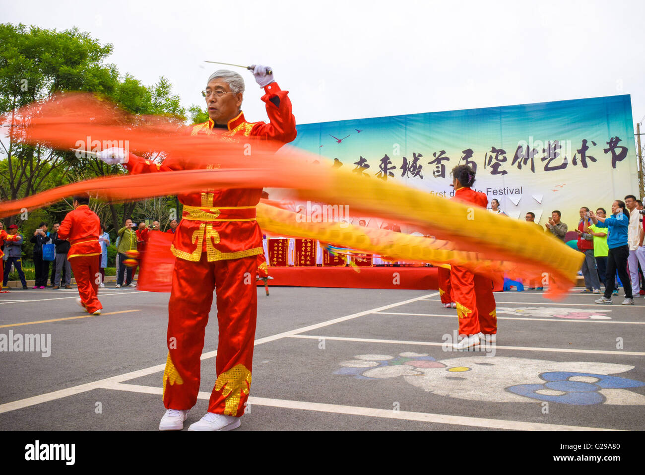 Chinese yo yo hi-res stock photography and images - Alamy