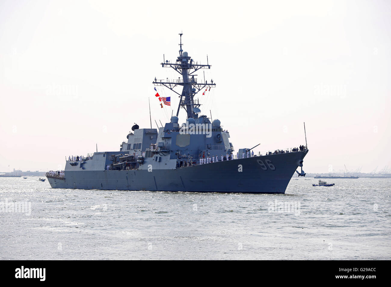 Uss bainbridge hi-res stock photography and images - Alamy