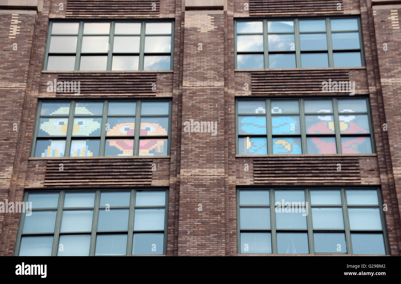Pictures and writings made with Post-its hanging in office buildings in ...