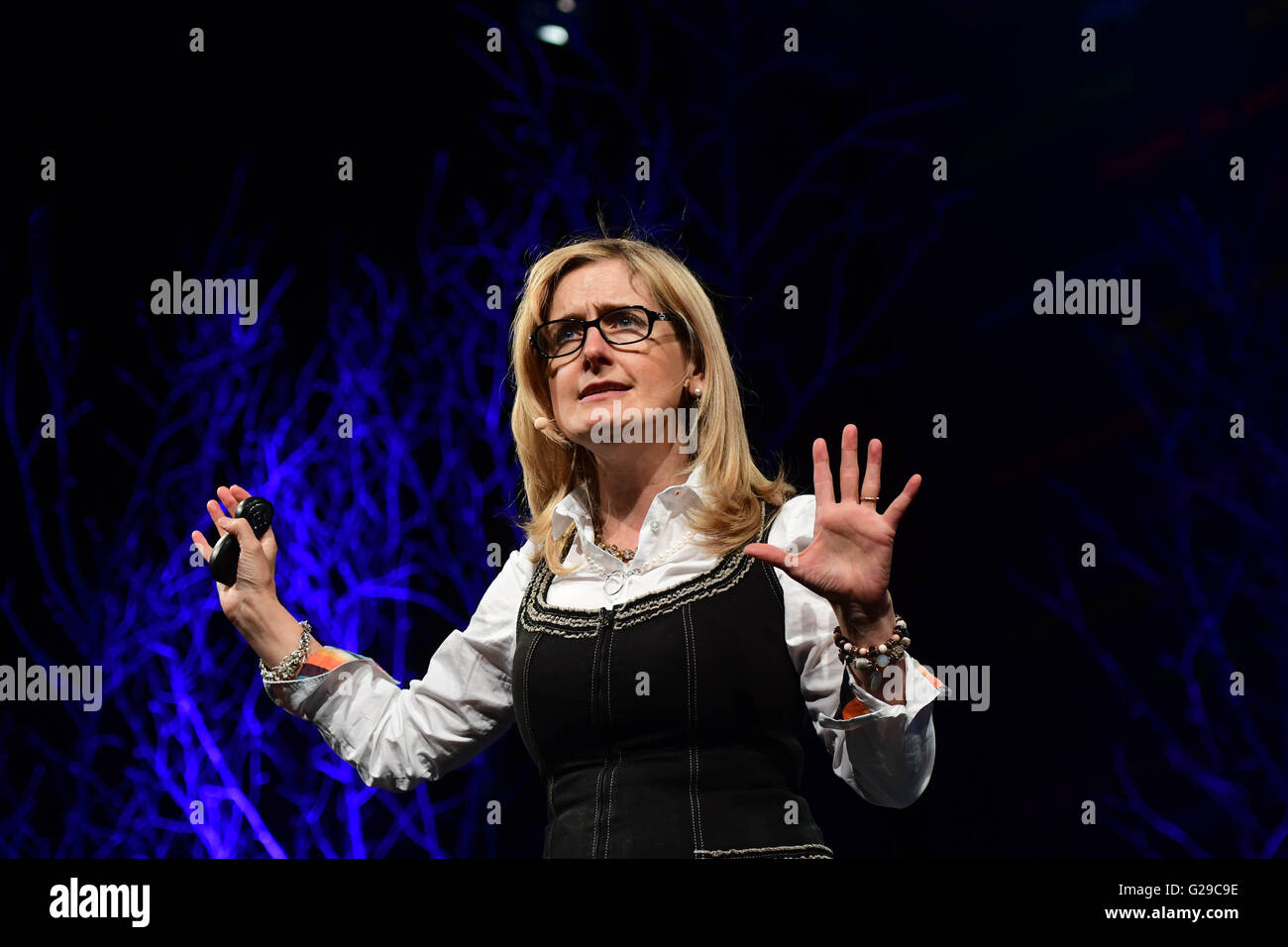 Cressida cowell hi-res stock photography and images - Alamy