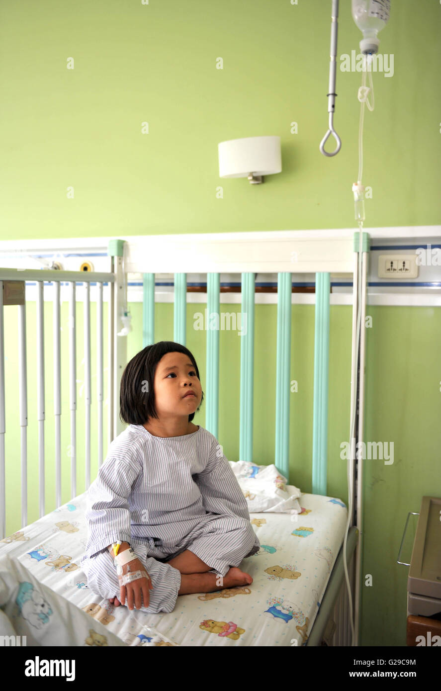 Tianjin. 26th May, 2016. A girl with congenital heart disease (CHD ...