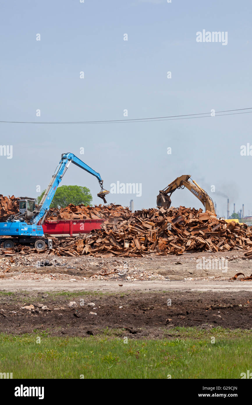 Demolition environment hi-res stock photography and images - Alamy