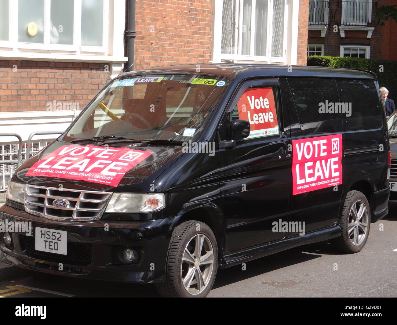 Vote leave campaign bus hi-res stock photography and images - Alamy