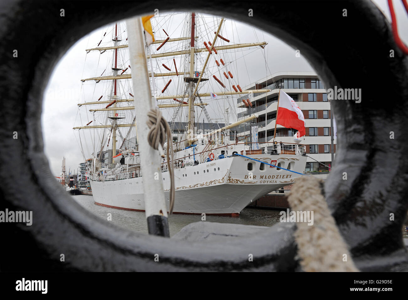Fully rigged ship hi-res stock photography and images - Alamy