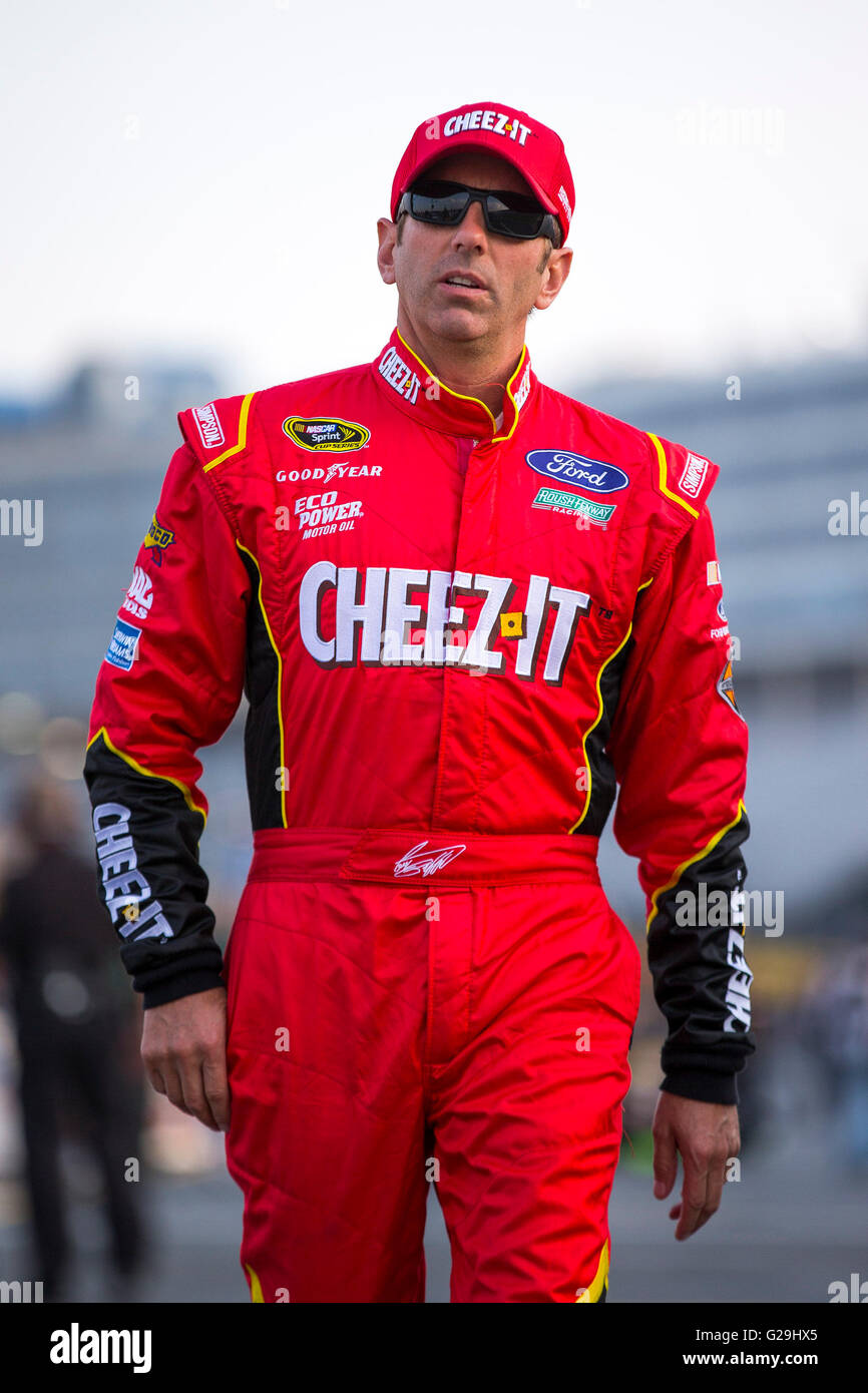 Concord, NC, USA. 26th May, 2016. Greg Biffle (16) hangs out on pit ...