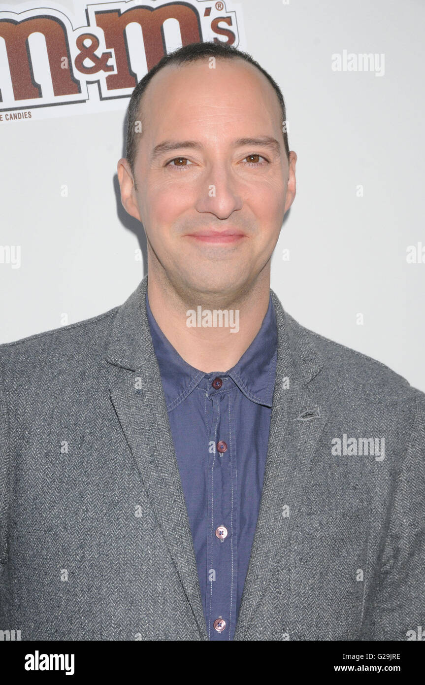 Los Angeles, California, USA. Actor TONY HALE at the ''Red Nose Day ...